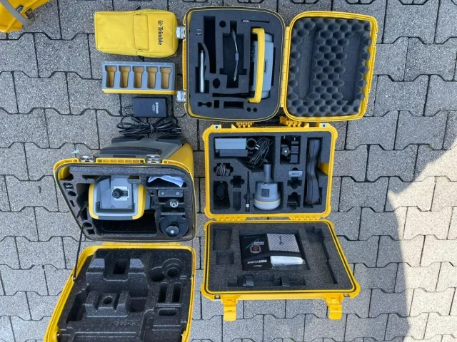 Trimble S6 3'' DR300+ with R10 receiver with TSC3 with Robotic Holder