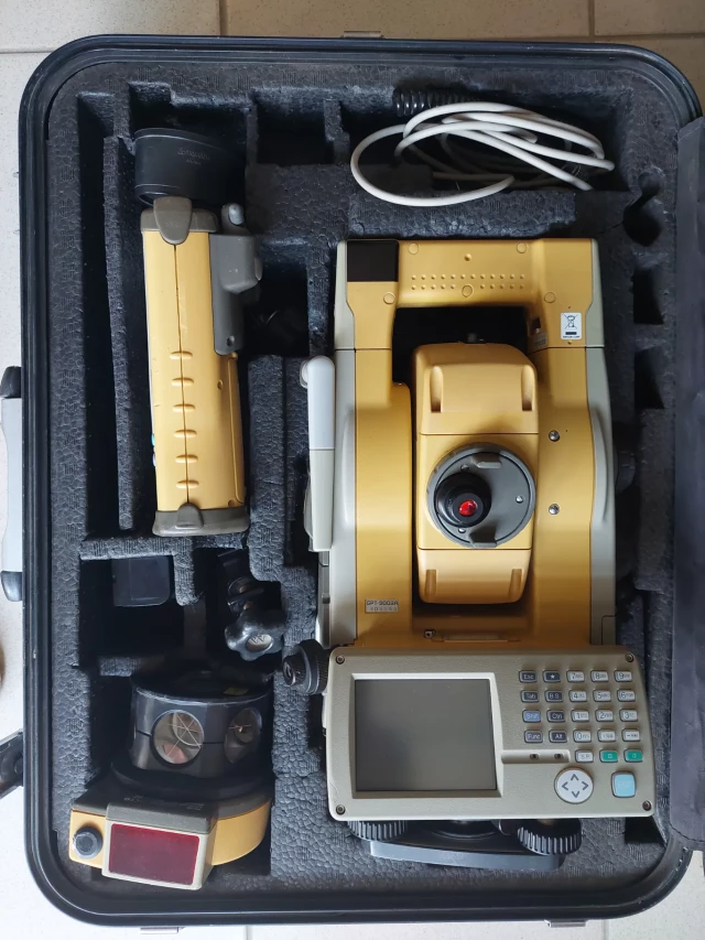 Topcon GPT9003A with FC200