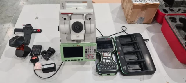 Leica One Man Kit TS16P 1" R500 & CS20