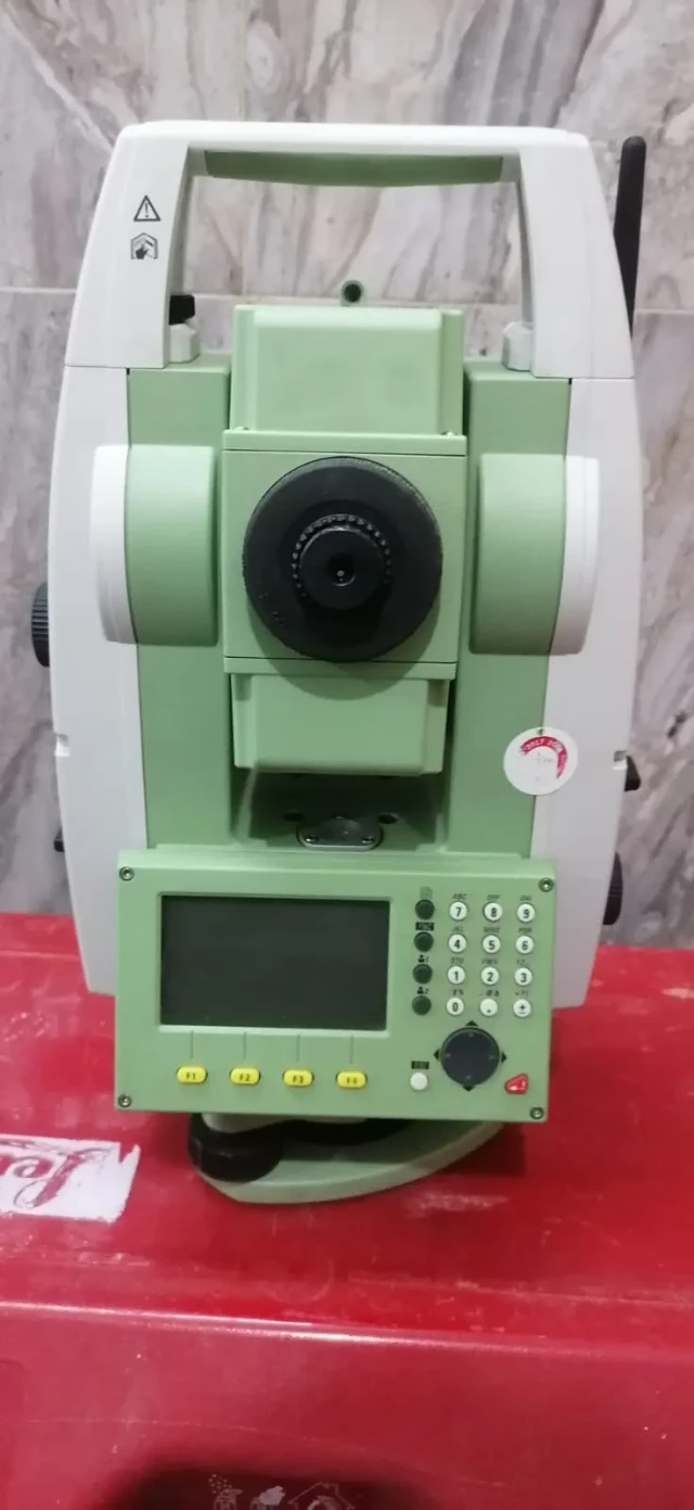 Leica TS06 plus 5'' R1000