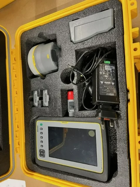 Trimble R10 (with UHF Radio) with Tablet