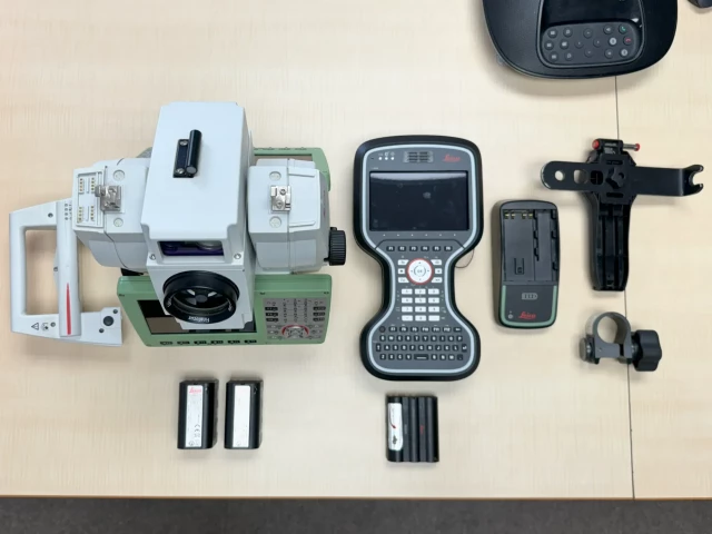 Leica Robotic TS16 I 3" R1000 with CS20 & RH16