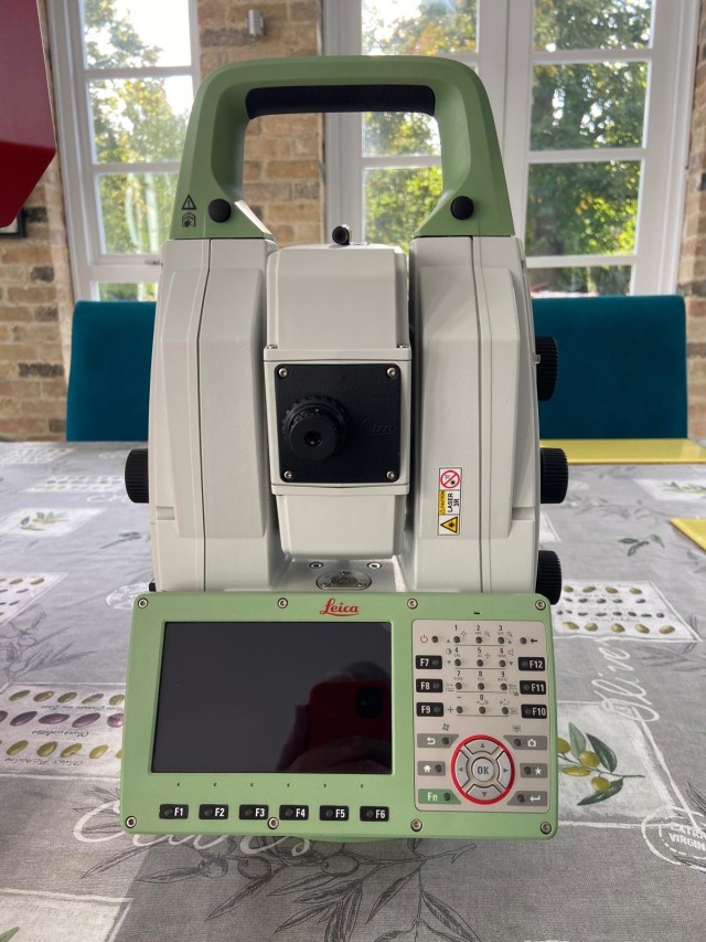 Leica Nova TS60 0,5" Total Station with Geocom License