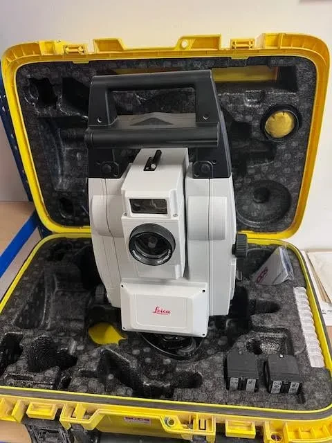 Leica iCR70 5" R500 & CC80 Total Station with Accessories