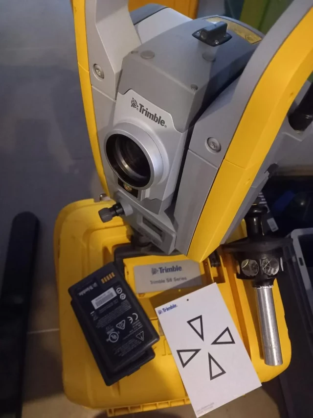 Trimble S6 DR300+ 3″ with TSC3